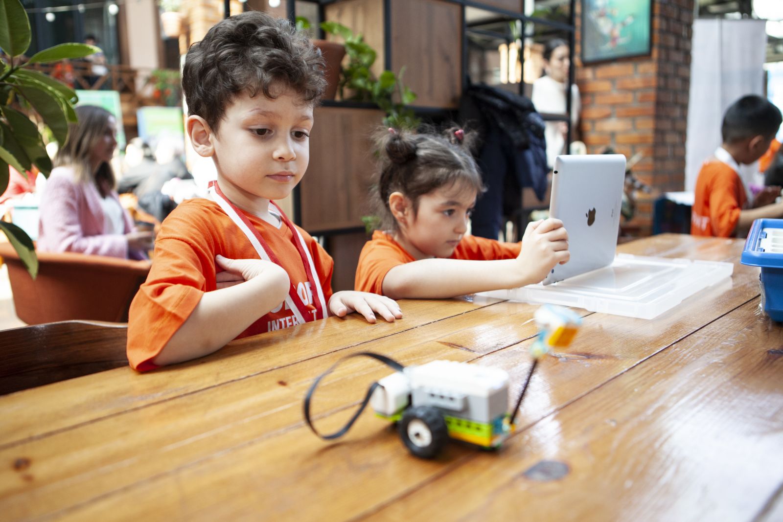 Kaspi Təhsil Şirkəti - "Robofest International" Robotexnika yarışması ...