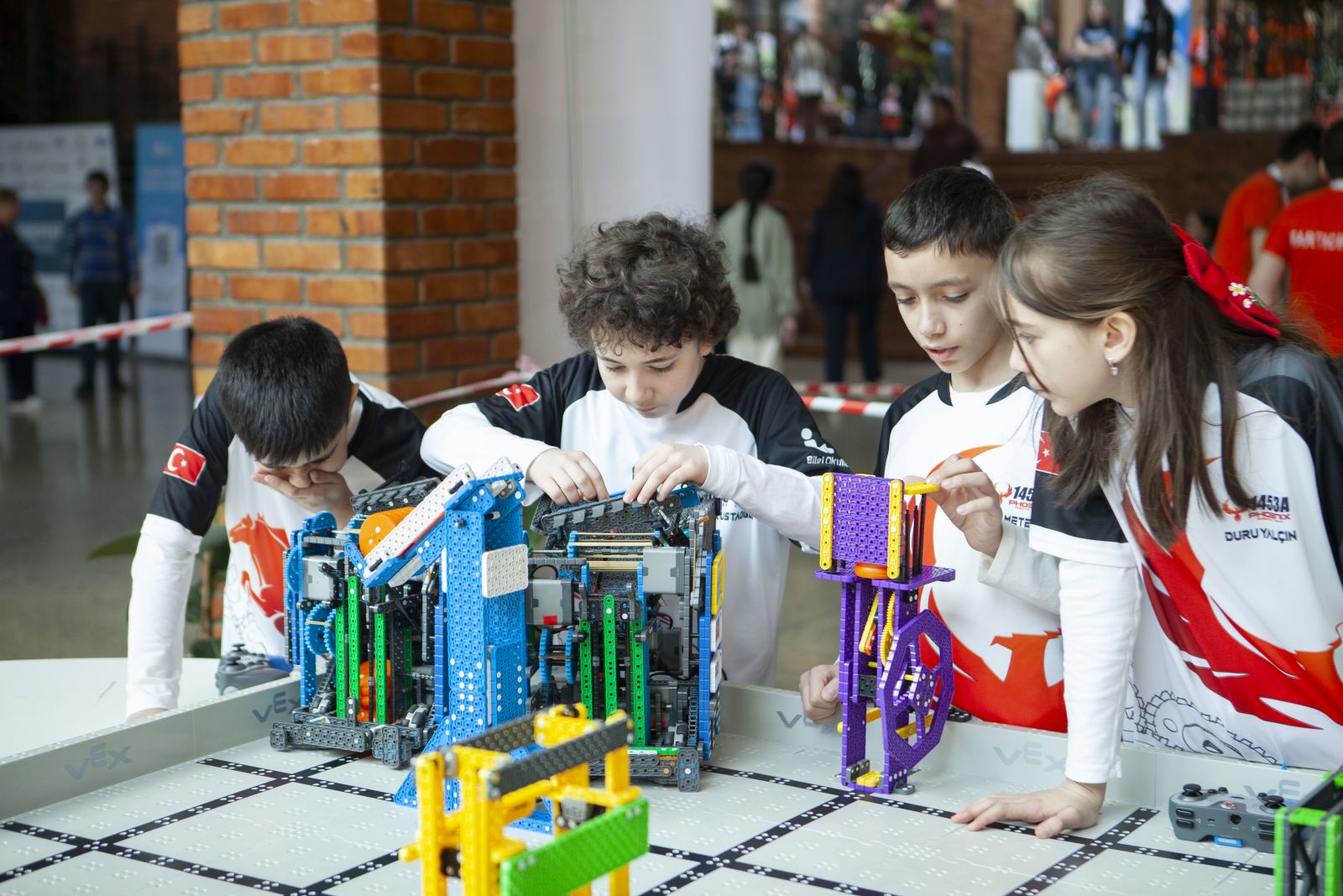 Kaspi Təhsil Şirkəti - "Robofest International" Robotexnika yarışması ...