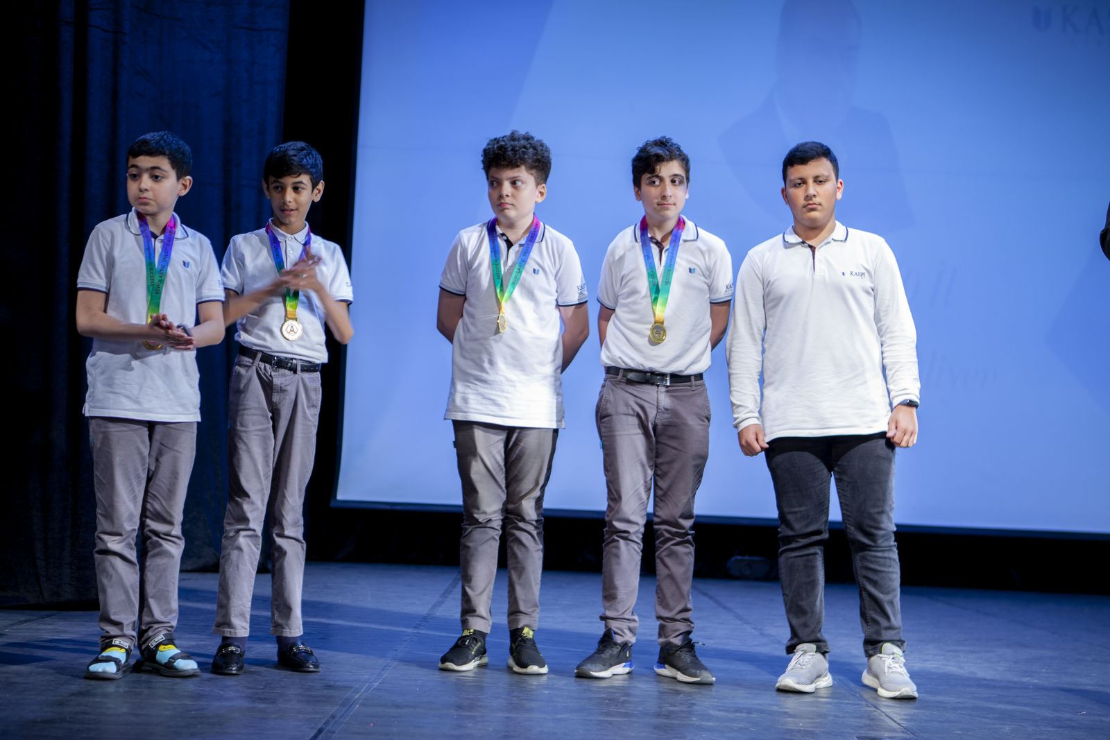 Kaspi Təhsil Şirkəti - Kaspi Liseyi "Məzun günü"nü Ulu Öndər Heydər ...